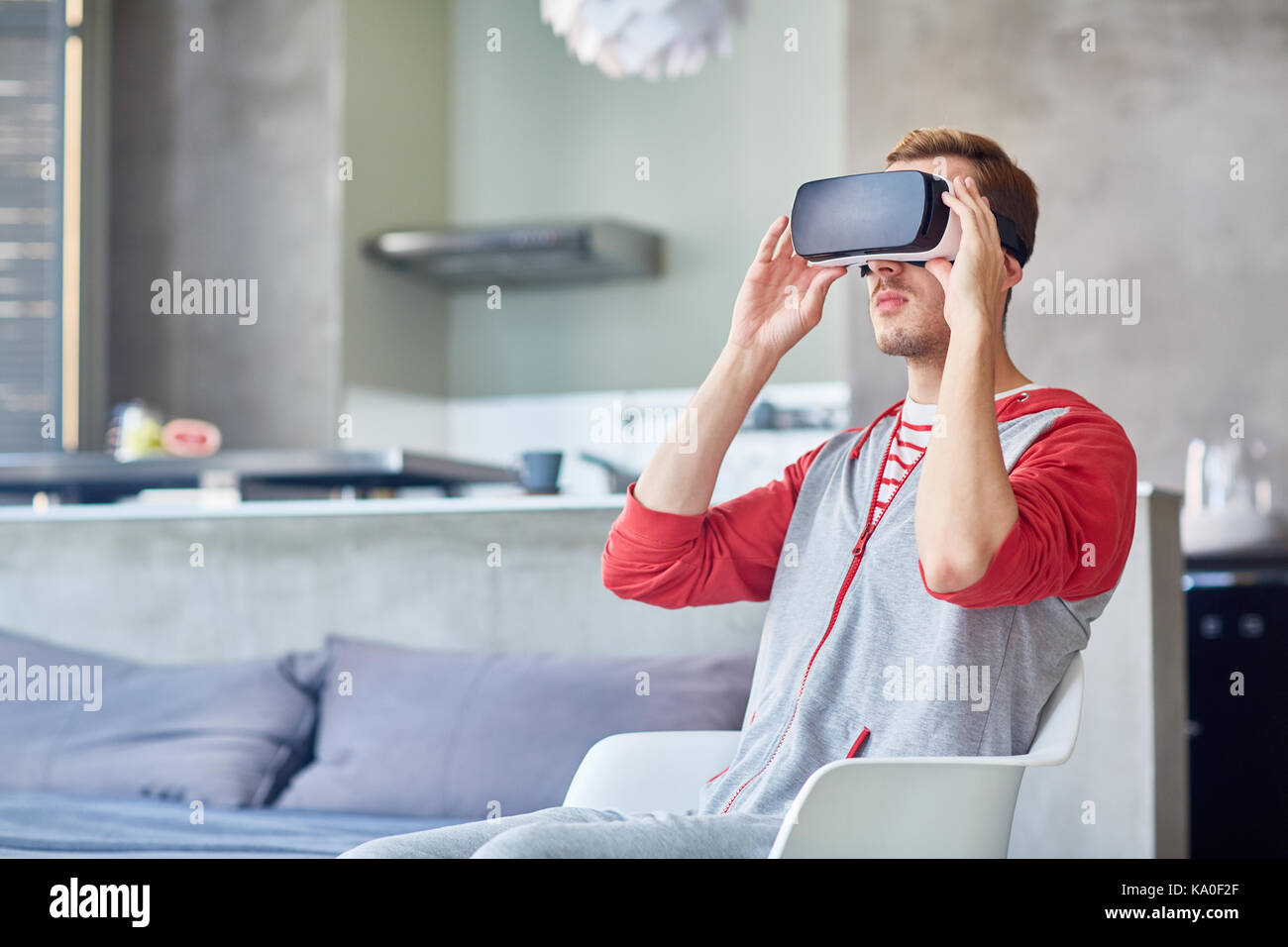 Experiencing Virtual Reality Stock Photo - Alamy
