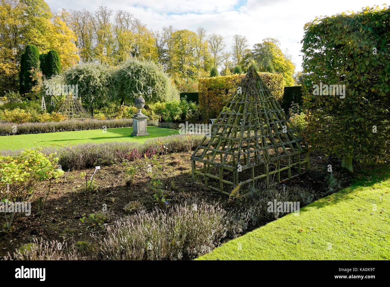 Castle Howard gardens Stock Photo - Alamy