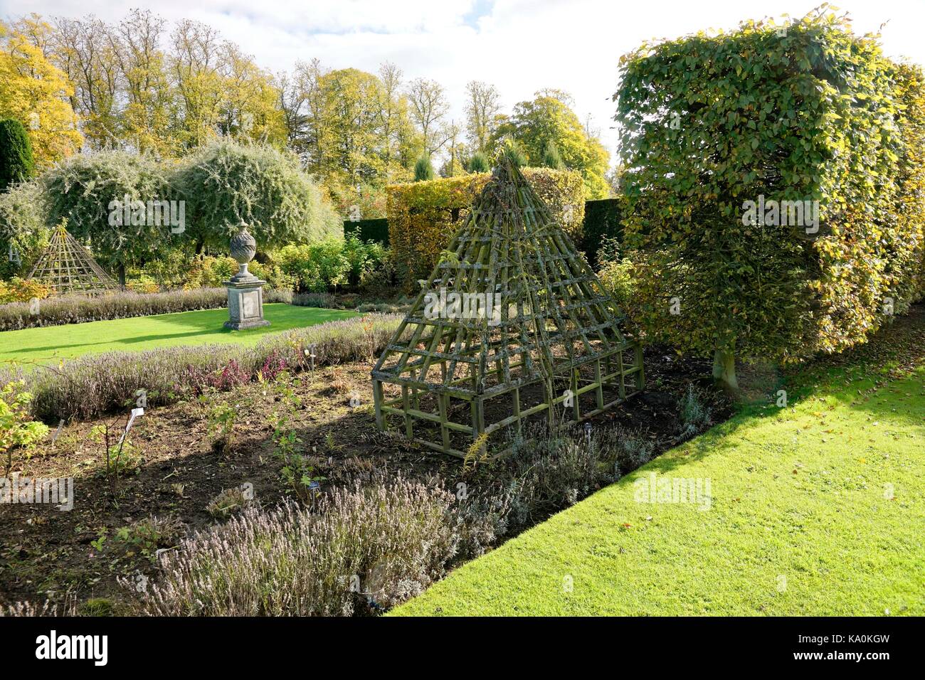 Castle Howard gardens Stock Photo - Alamy
