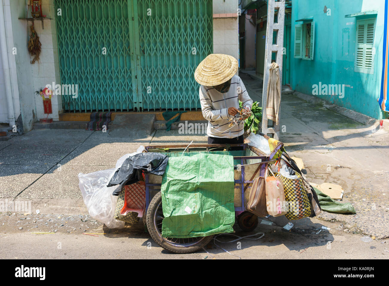 Garbage collector hi-res stock photography and images - Alamy