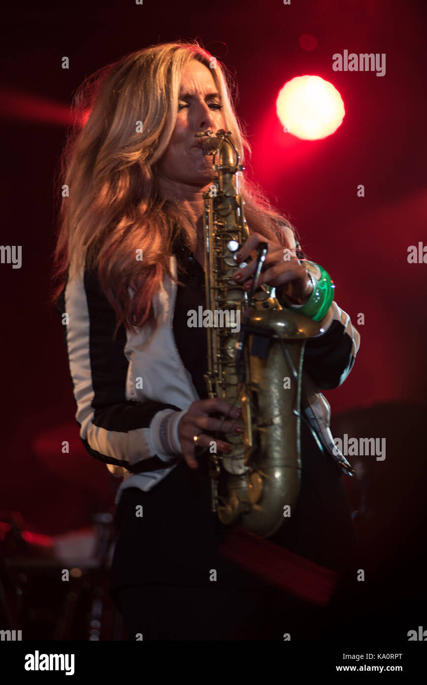 Candy dulfer hi-res stock photography and images - Alamy