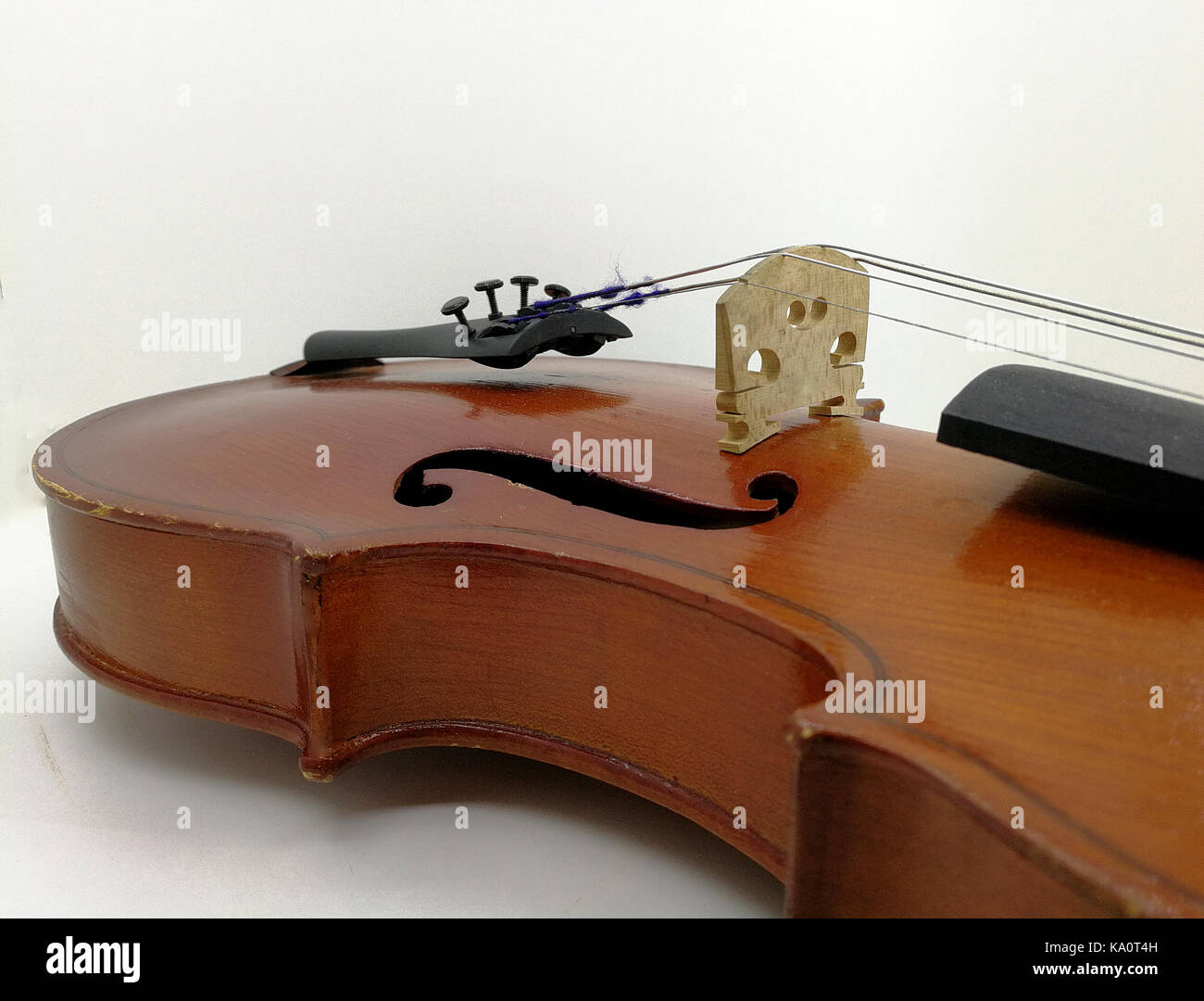 detail of the bridge of a fiddle Stock Photo - Alamy