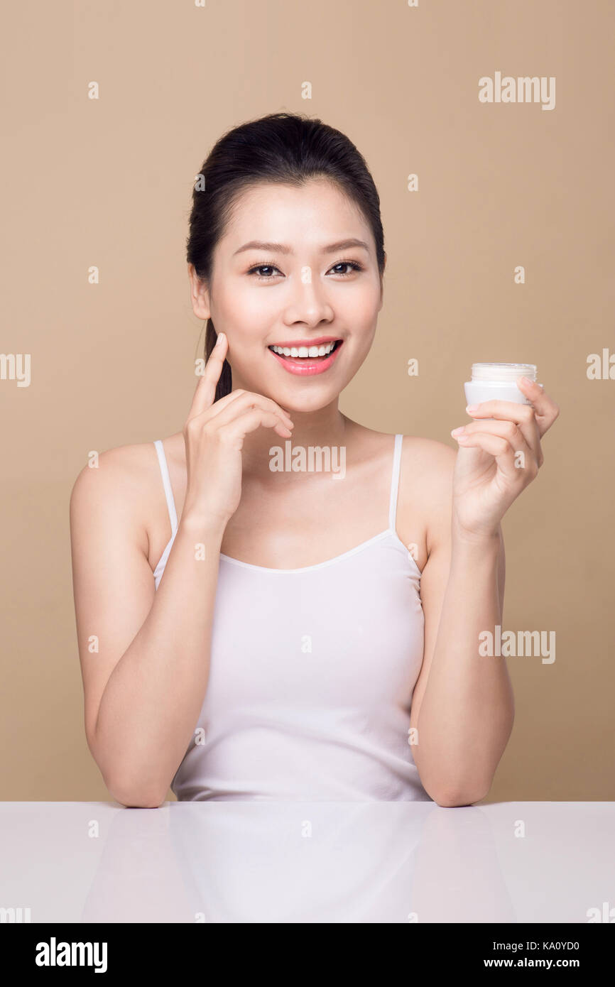 Beautiful asian woman apply hi-res stock photography and images - Alamy