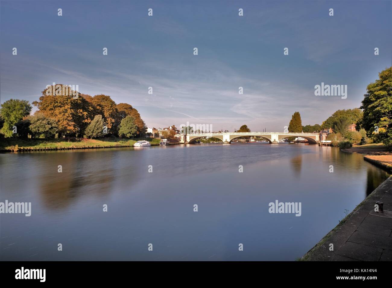 Hampton Court Bridge High Resolution Stock Photography and Images - Alamy