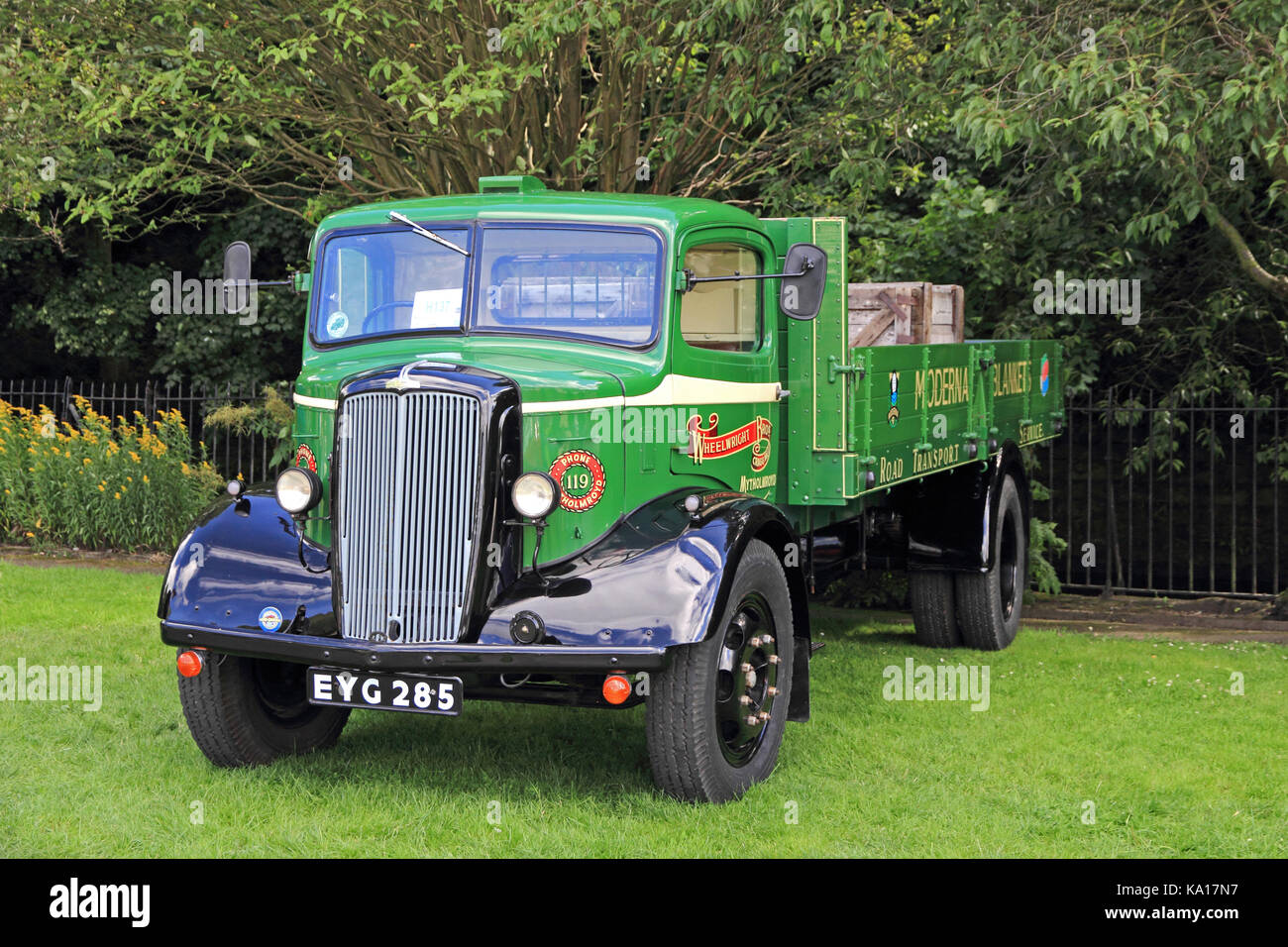 British vintage lorry hi-res stock photography and images - Alamy