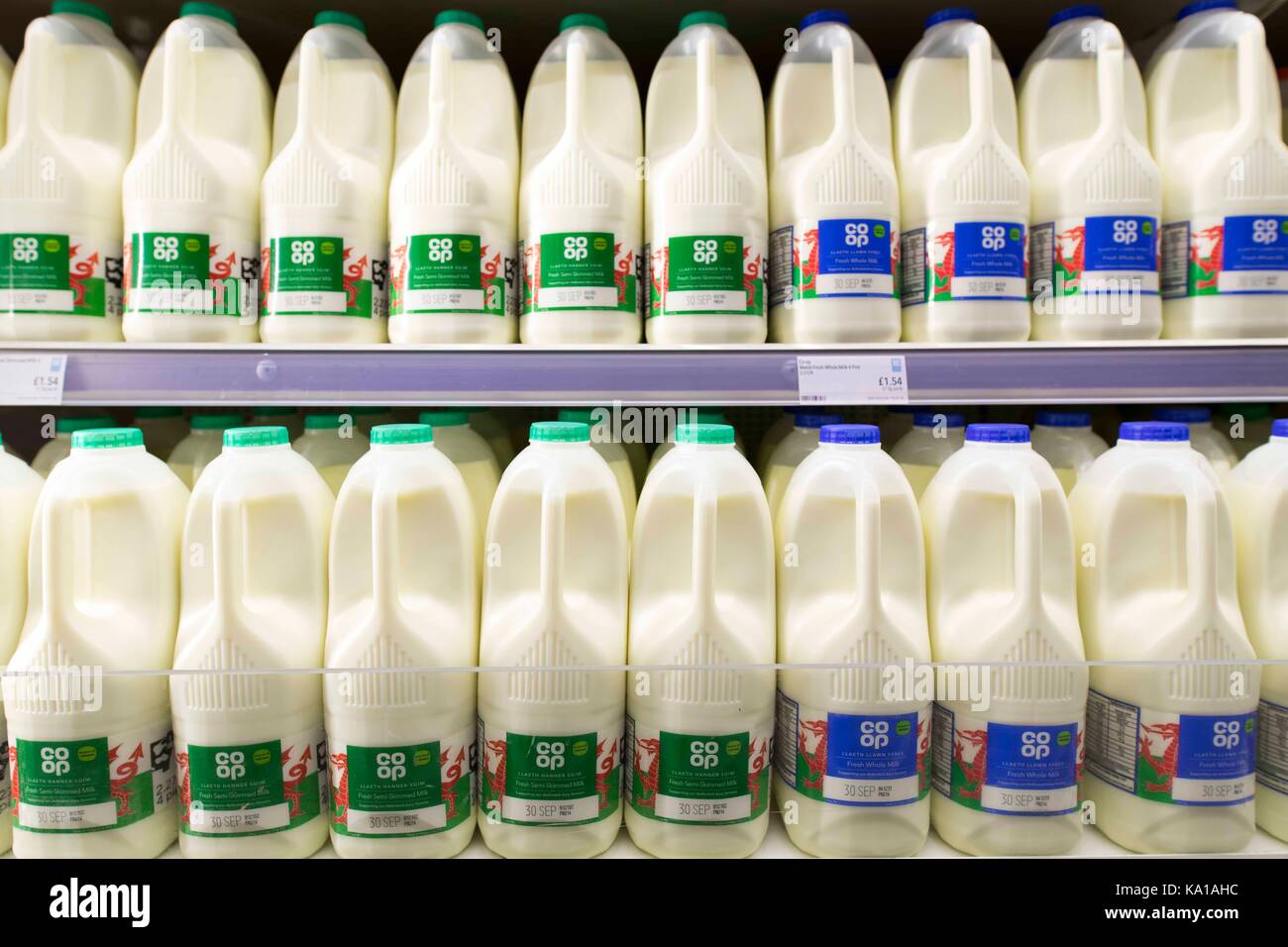 Fresh milk on display in a supermarket store Stock Photo - Alamy