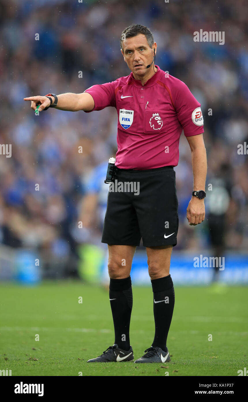 Referee Andre Marriner Stock Photo - Alamy