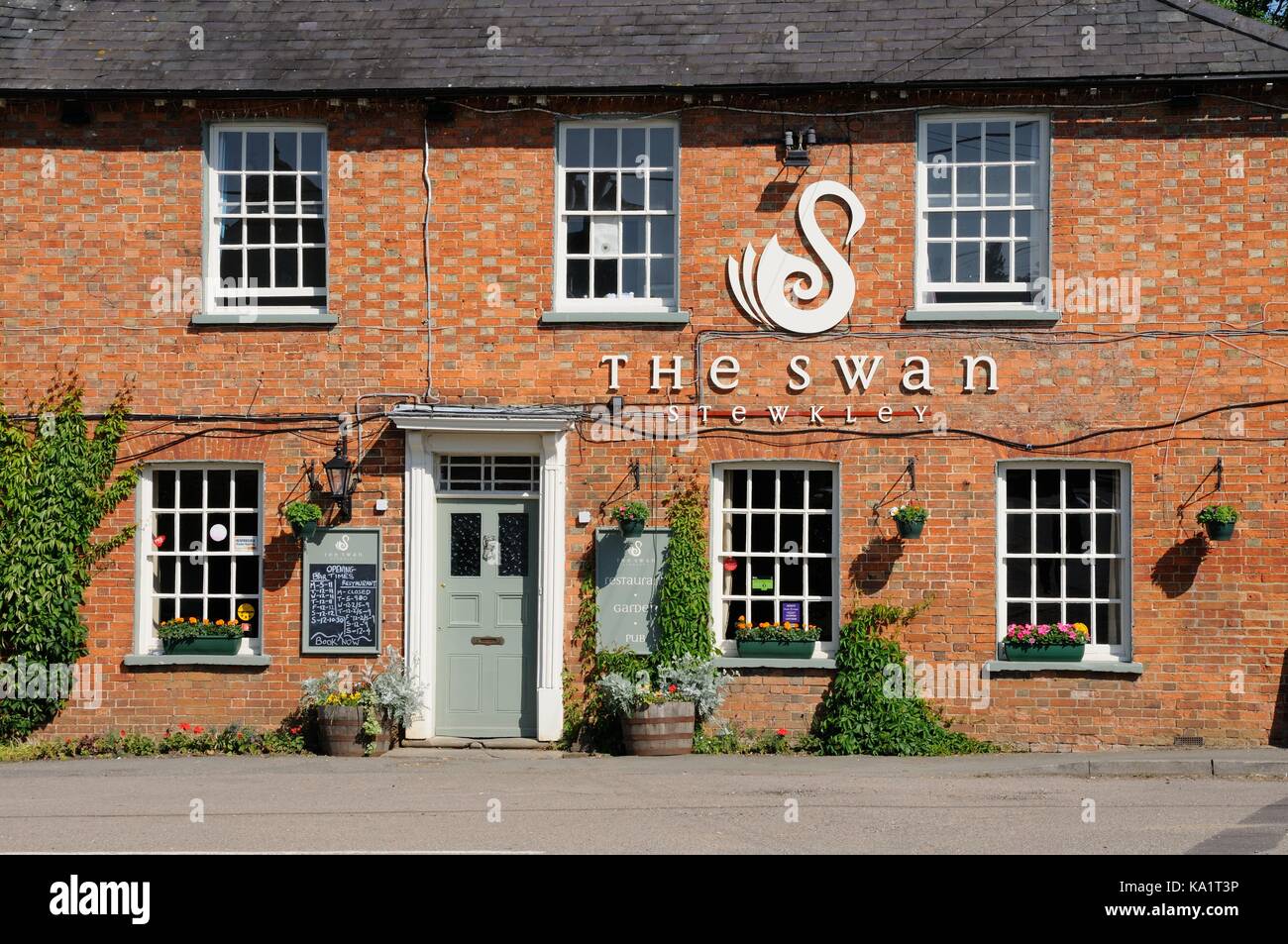 The Swan in High Street North, Stewkley, Buckinghamshire Stock Photo ...