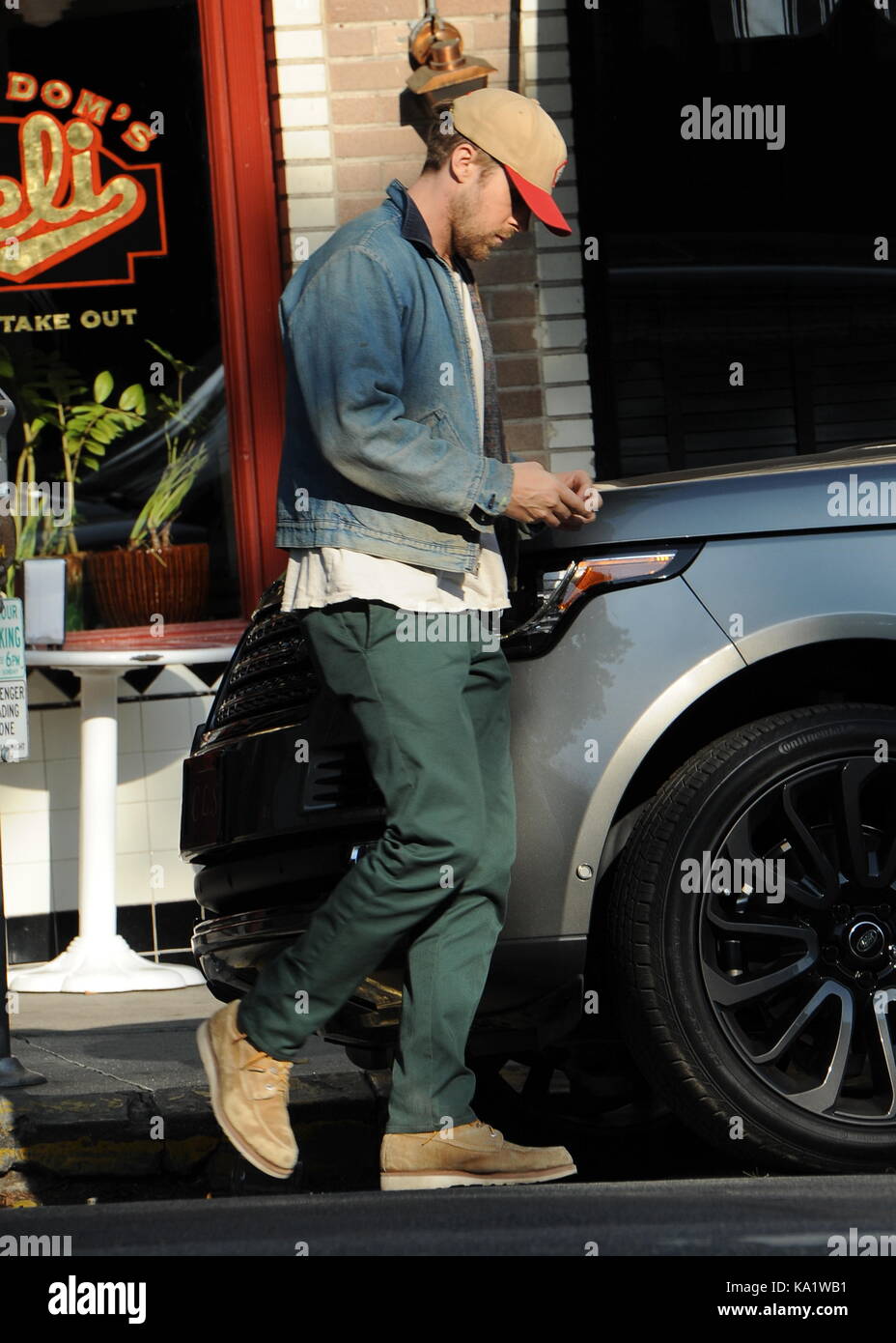 Ryan Gosling leaves Little Dom's Deli and gets into his car Featuring ...