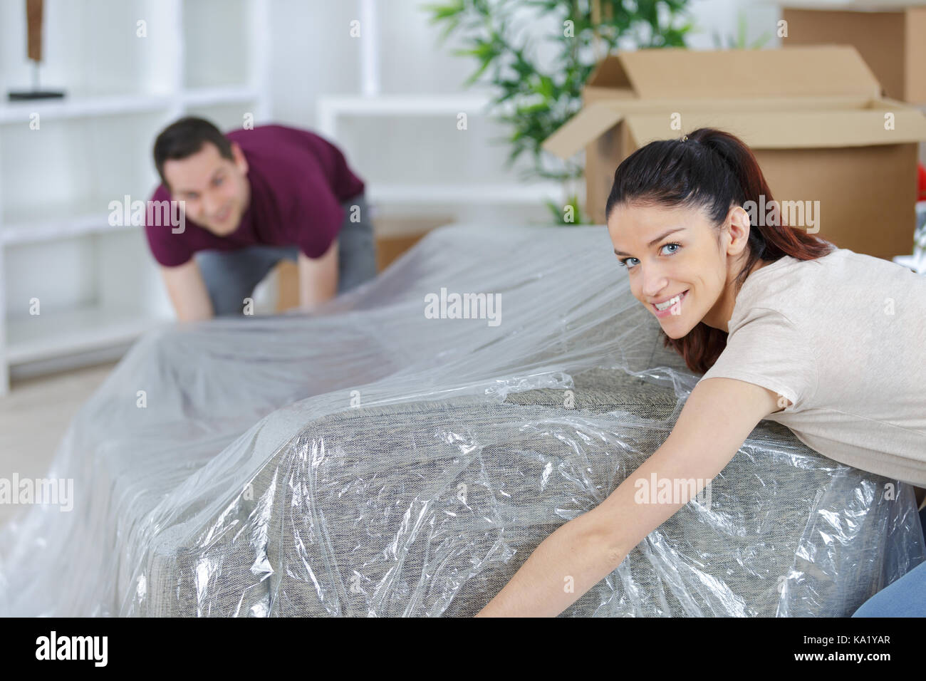 Couple moving house carrying sofa hi-res stock photography and images ...