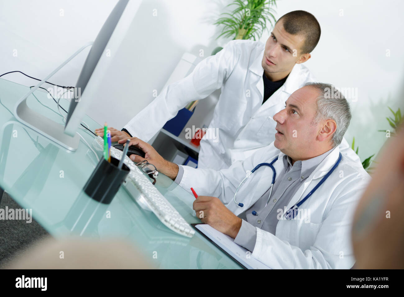 Assistant telemedicine hi-res stock photography and images - Alamy