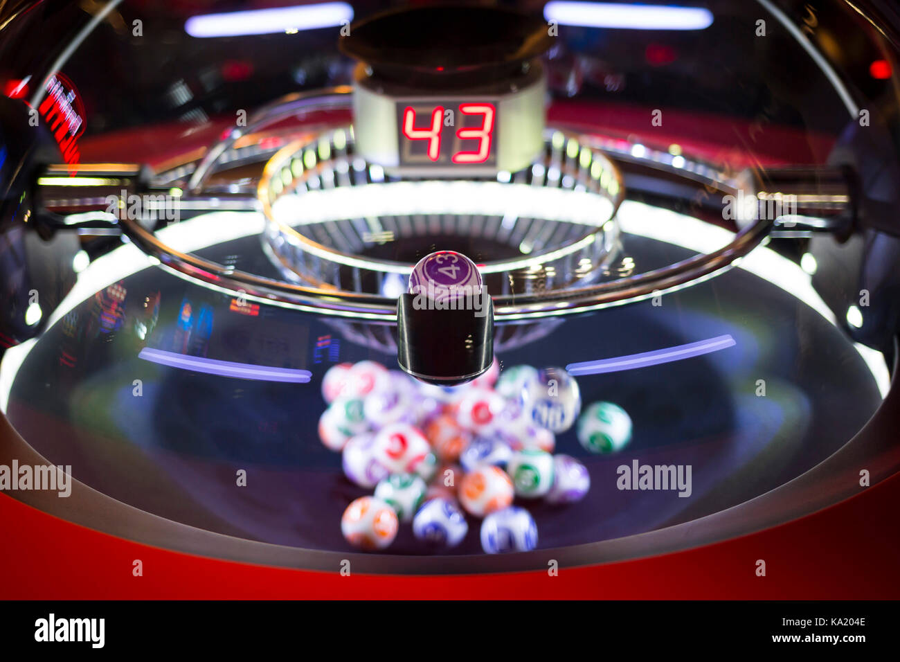 Bingo machine hi-res stock photography and images - Alamy