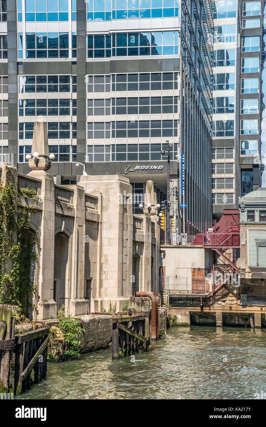 Chicago skyline and Boeing HQ building seen from the Chicago river ...