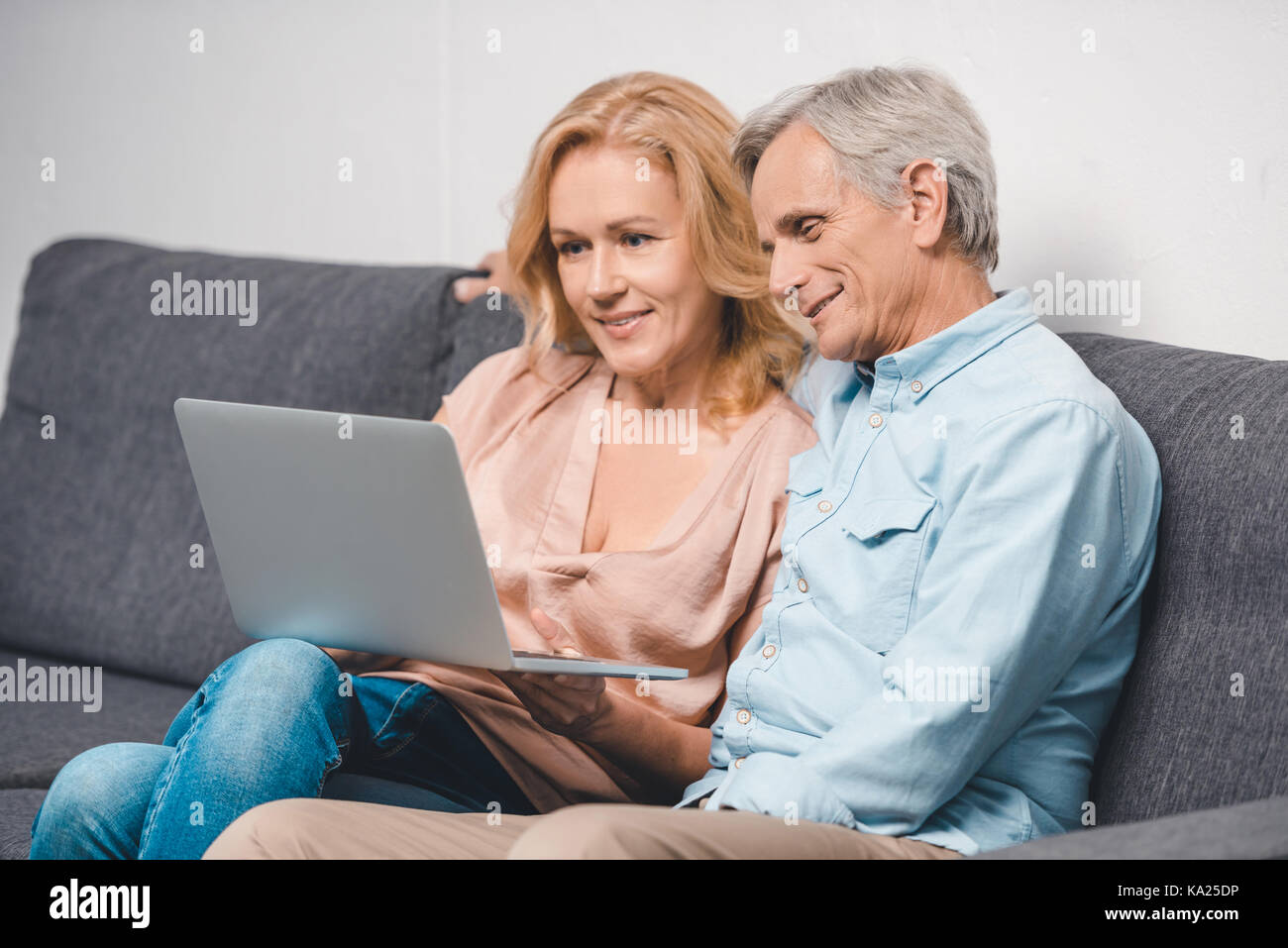 couple using laptop Stock Photo - Alamy