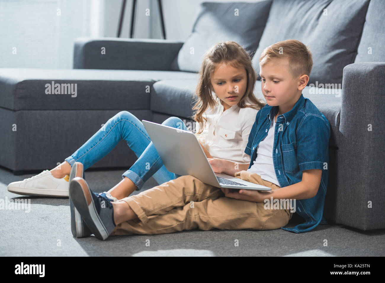 Children gadget hi-res stock photography and images - Alamy