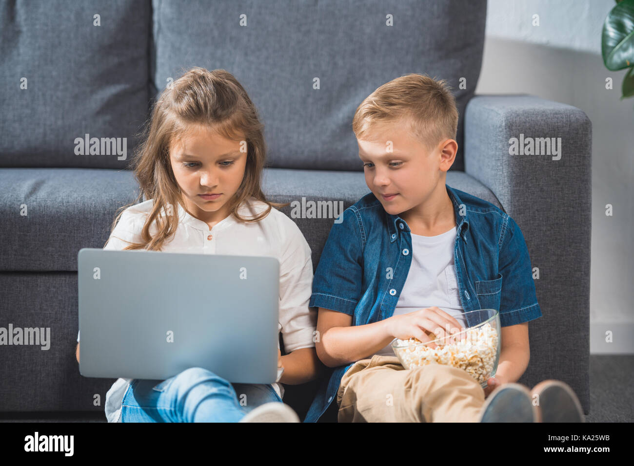 children using laptop Stock Photo - Alamy