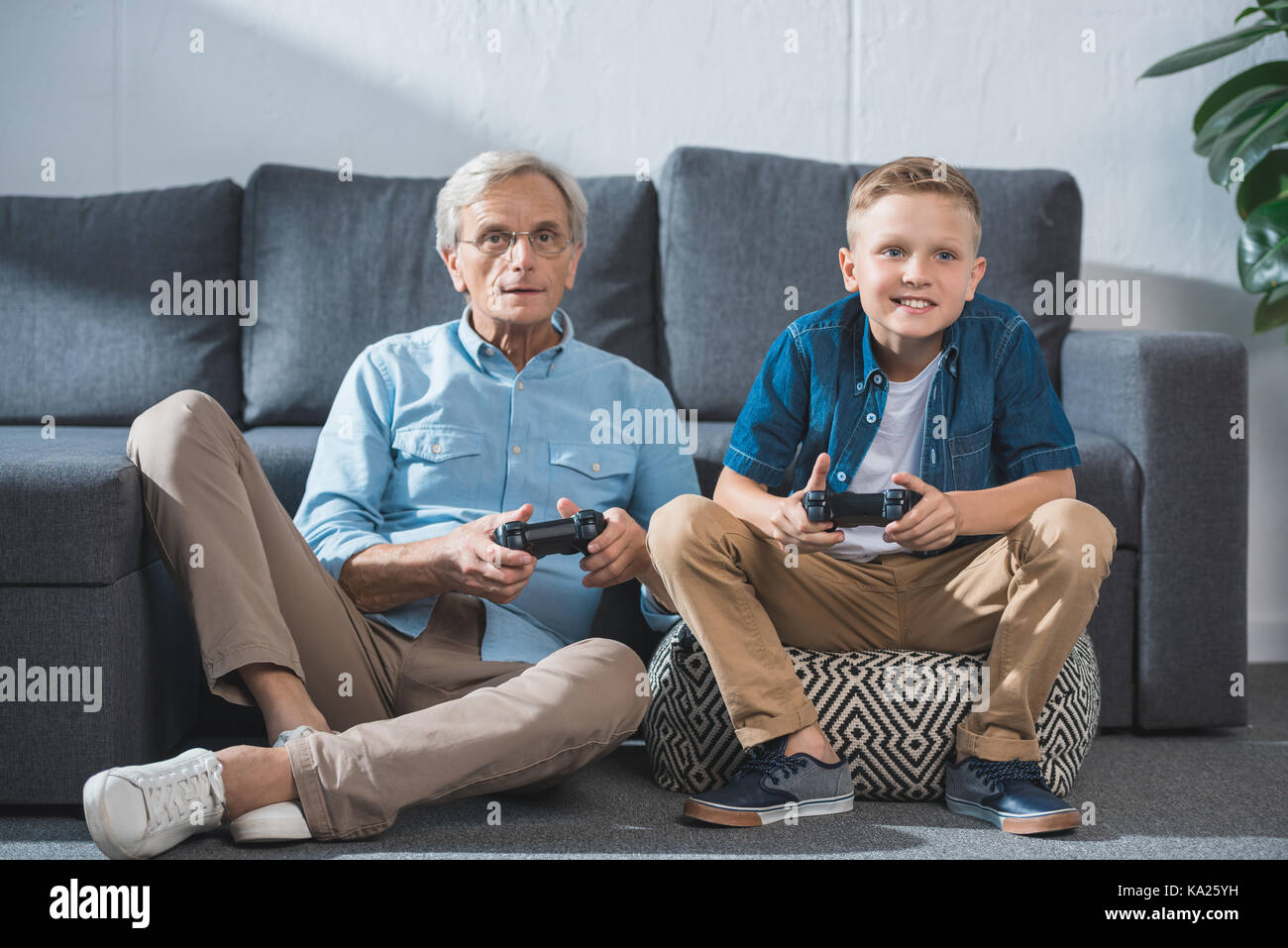 Grandfather grandson playing video game hi-res stock photography and ...