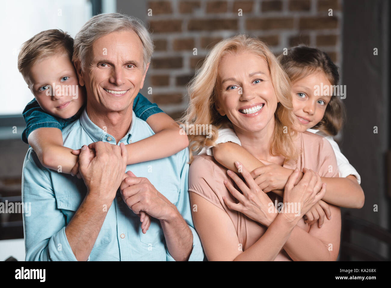 Children smile family hi-res stock photography and images - Alamy