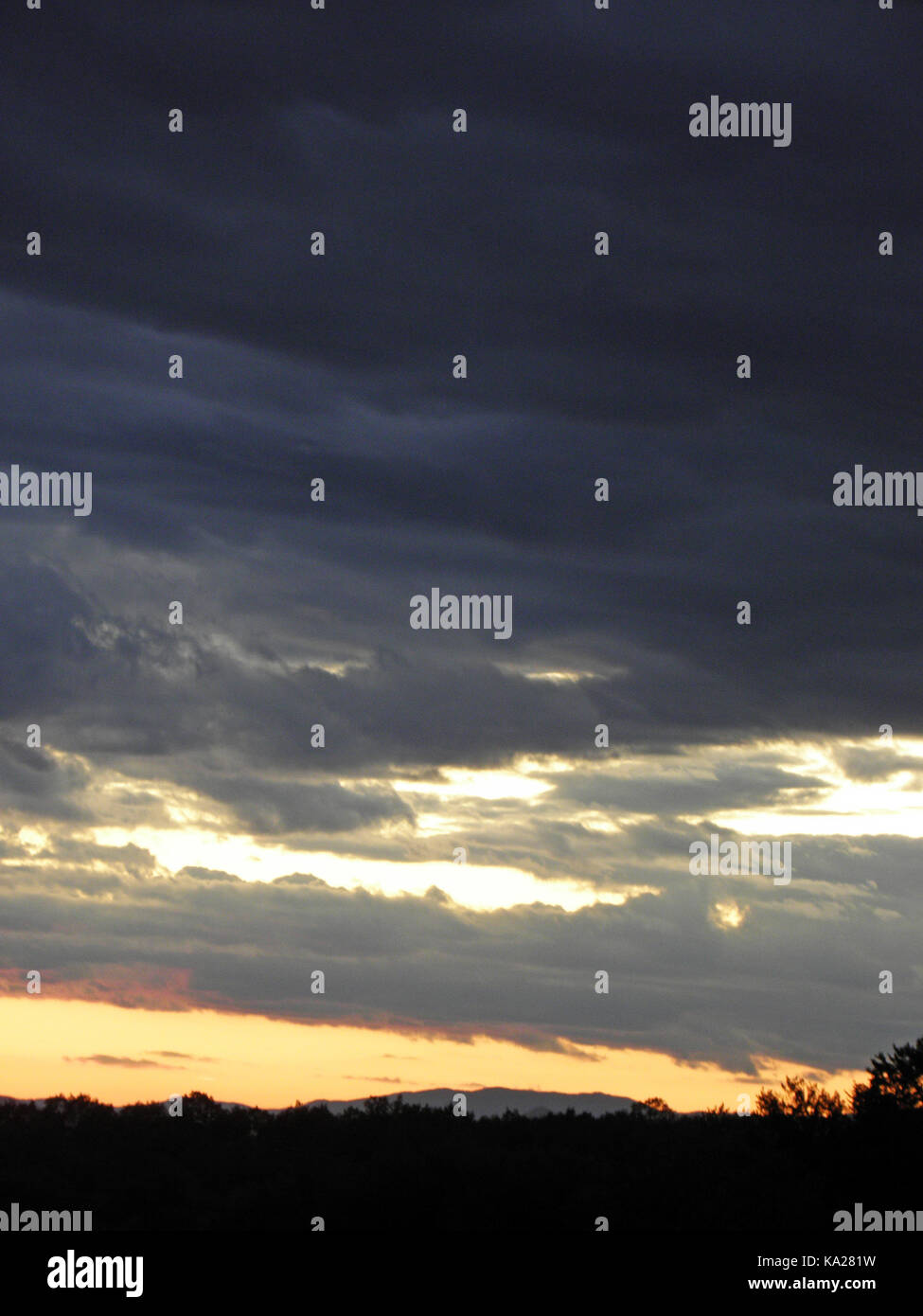 Sunset sky countryside hi-res stock photography and images - Alamy