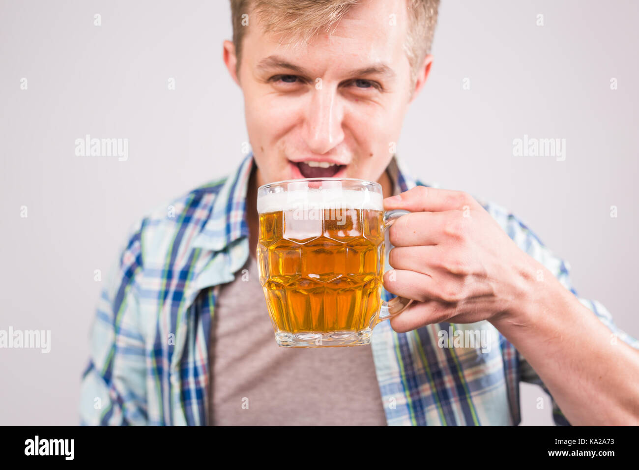 Man drinking beer Stock Photo - Alamy