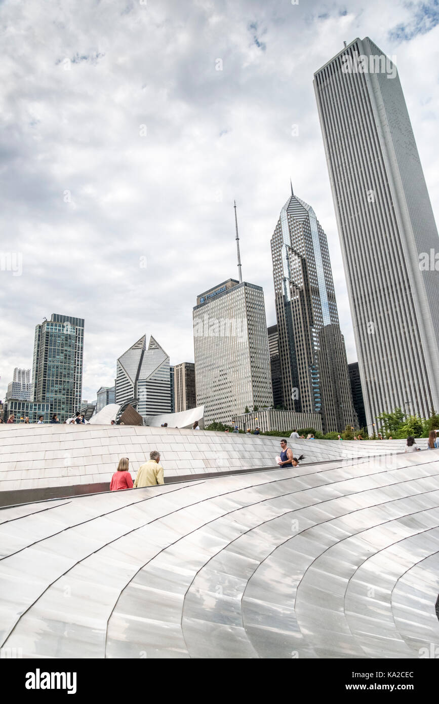 Chicago Millenium Park and famed Millenium Bridge Stock Photo - Alamy