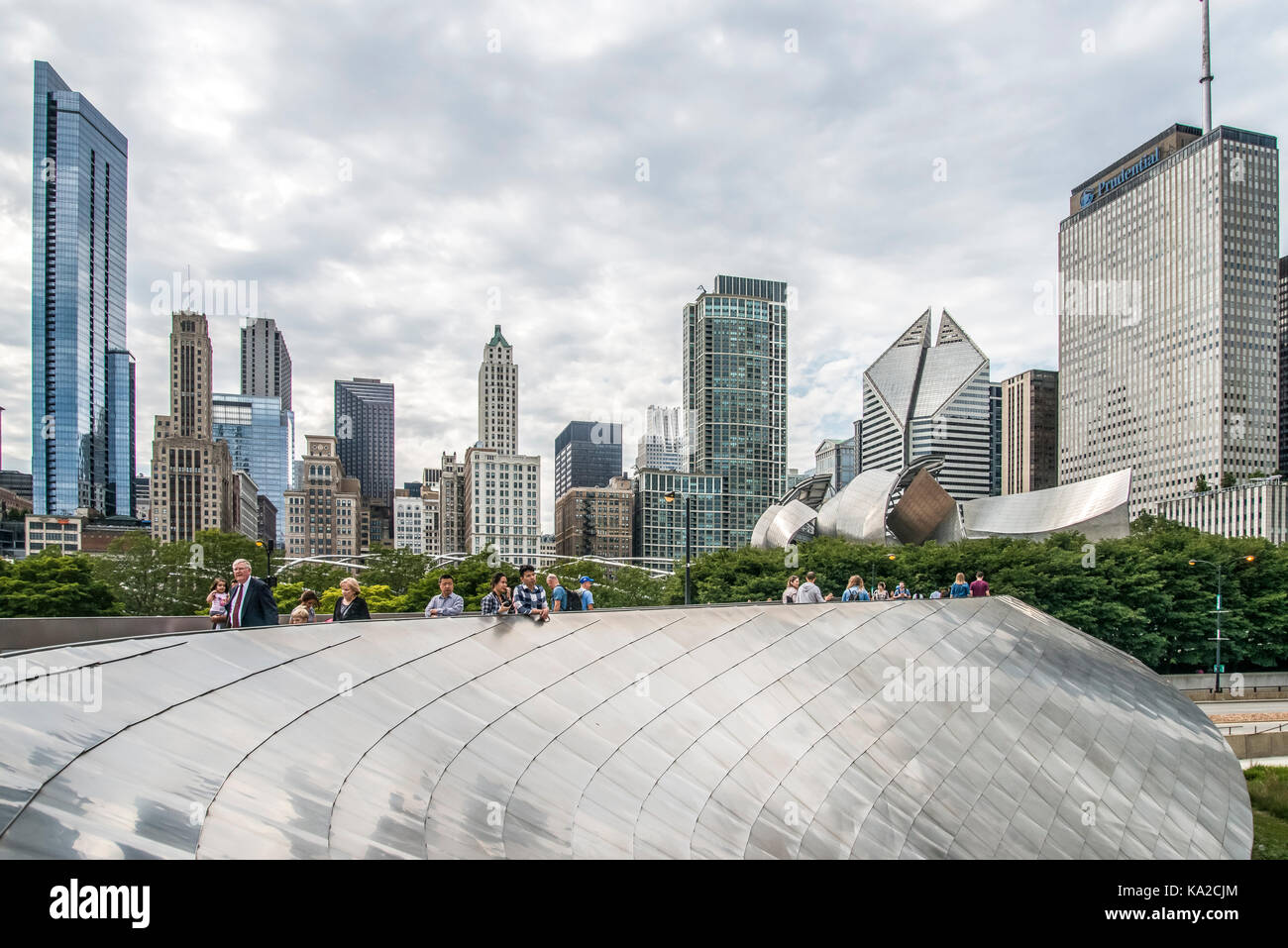 Chicago Millenium Park and famed Millenium Bridge Stock Photo - Alamy
