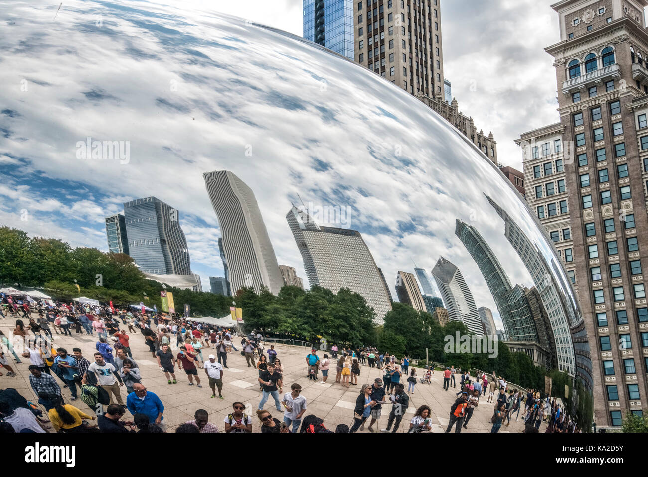 Chicago, street scenes in Chicago's Millenium Park with the Silver Bean ...