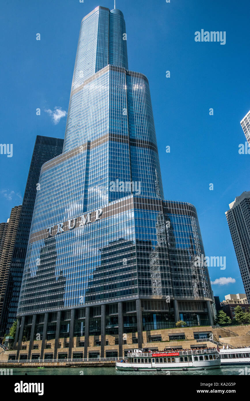 Chicago food bus hi-res stock photography and images - Alamy