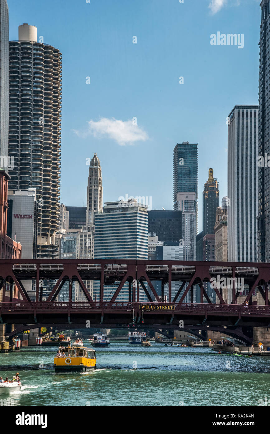 Chicago's famed bridges and city scape over the Chicago river Stock ...