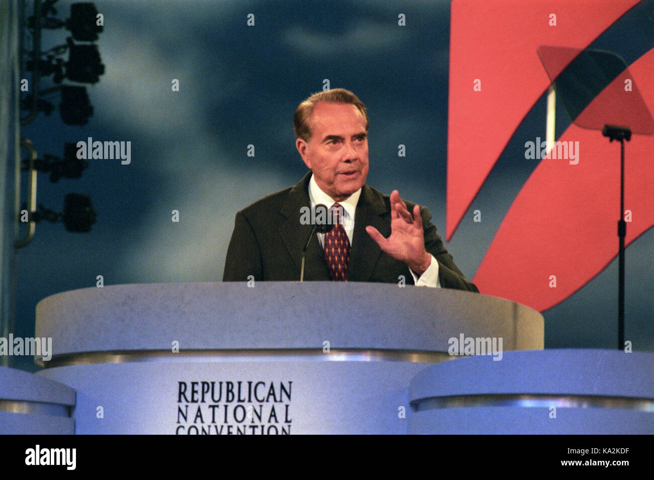 Former United States Senator Bob Dole (Republican of Kansas) delivers ...