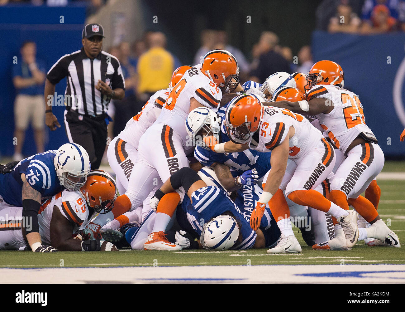 Pile of football players hi-res stock photography and images - Alamy