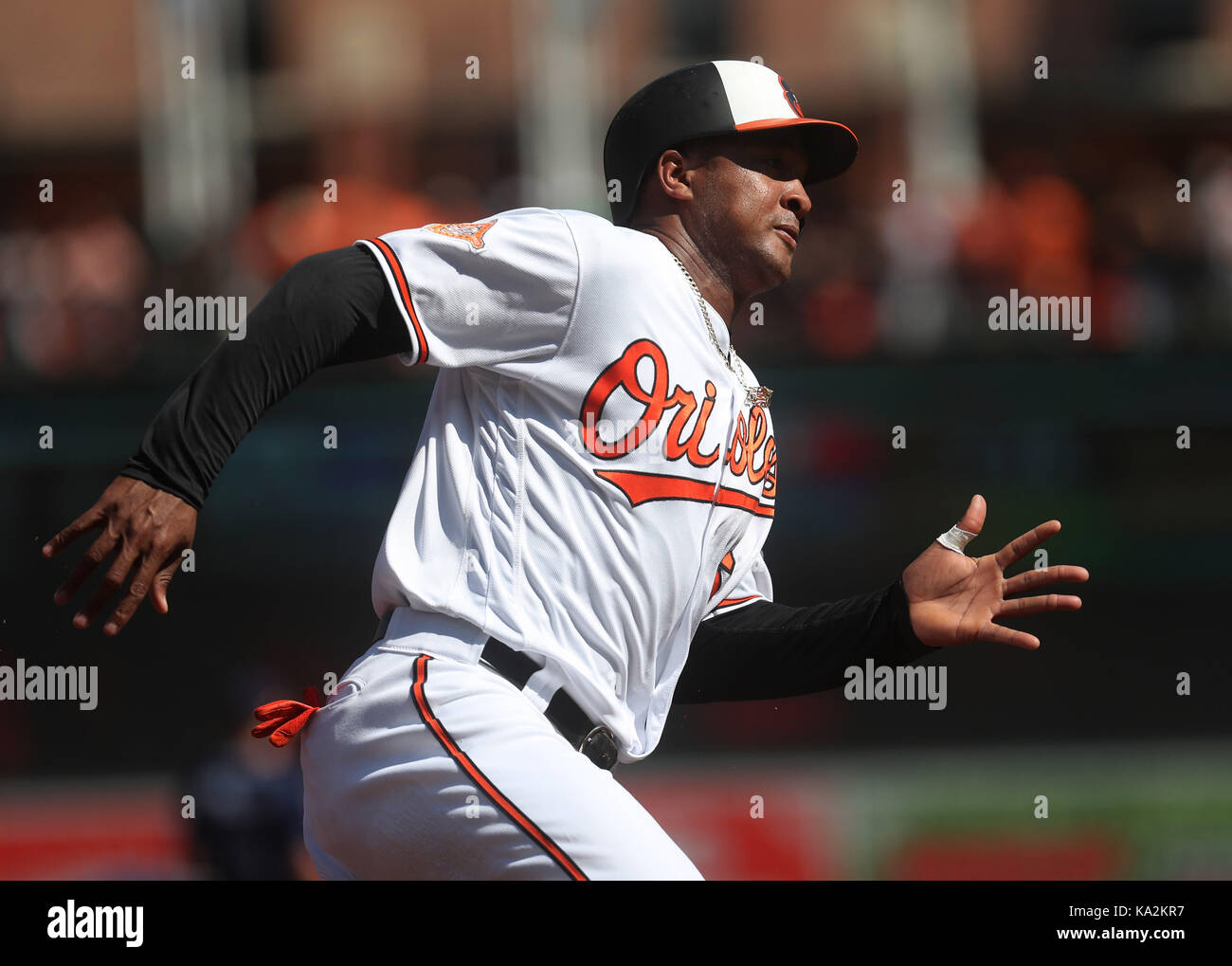 Baltimore Orioles 2B Jonathan Schoop (6) rounds third base on his way ...