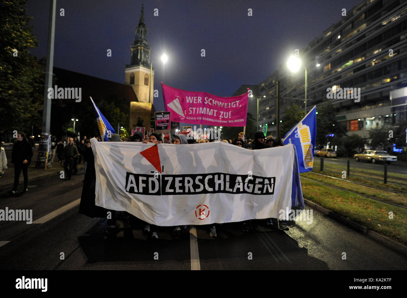 Several hundred people participate in a demonstration against the Afd ...