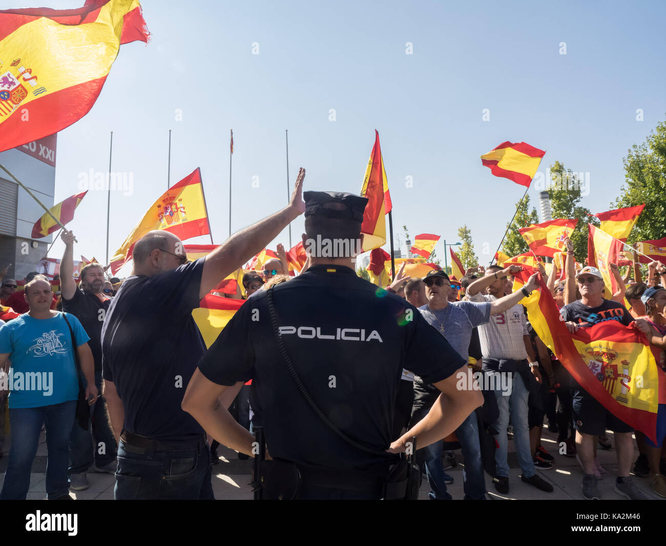 Protesters with the flags of Spain are grouped in the United Assembly ...