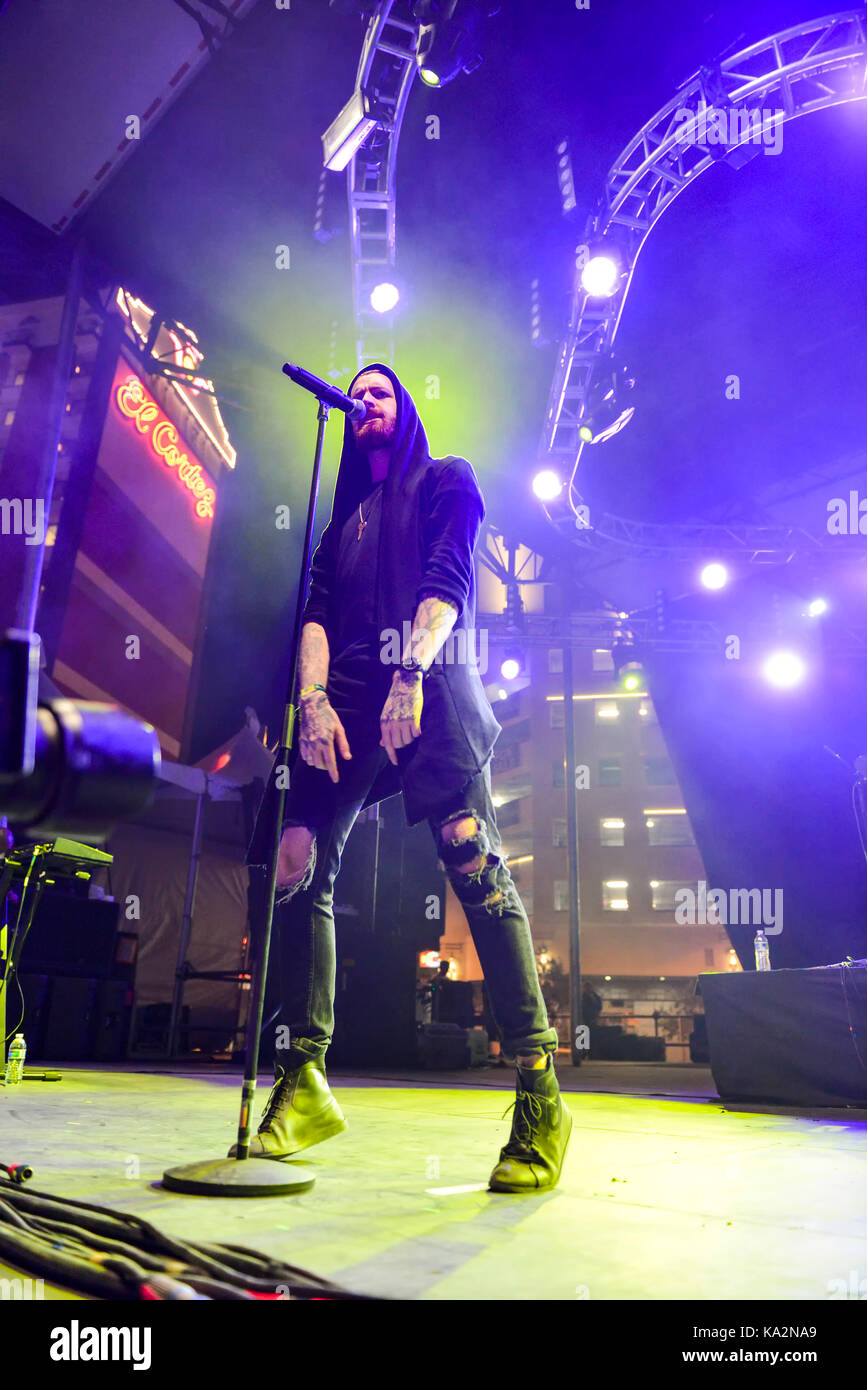 Artist live concert hi-res stock photography and images - Alamy