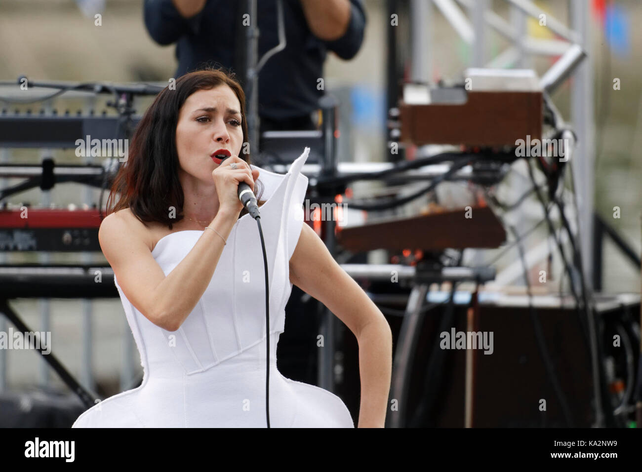 Orléans, France. 24th Sep, 2017. Singer Olivia Ruiz performs on stage ...