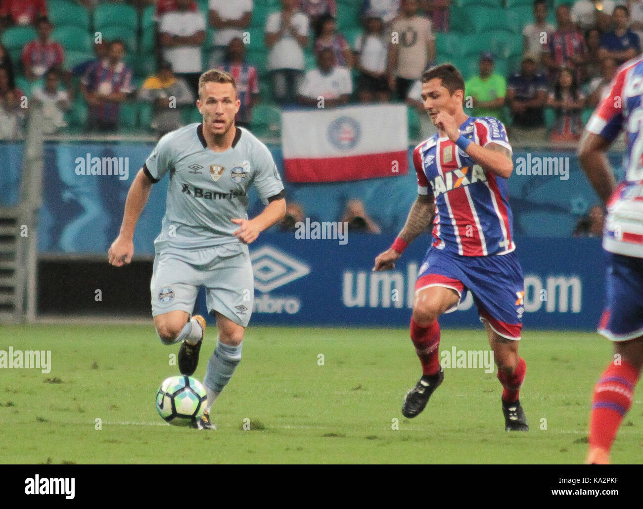 Salvador, Brazil. 24th Sep, 2017. Arthur player of Grêmio and Vinicius ...