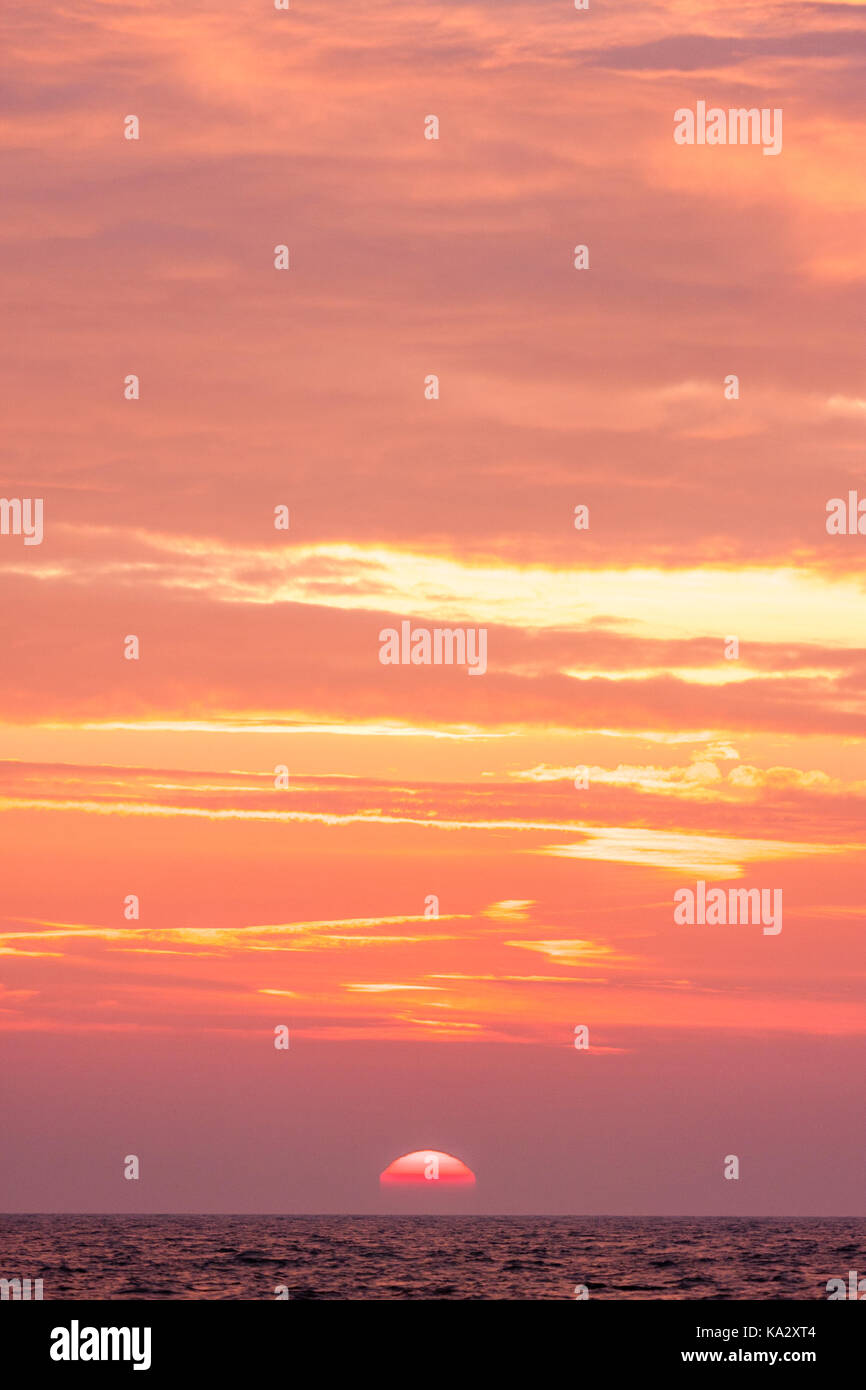 England broadstairs sunrise over english hi-res stock photography and ...