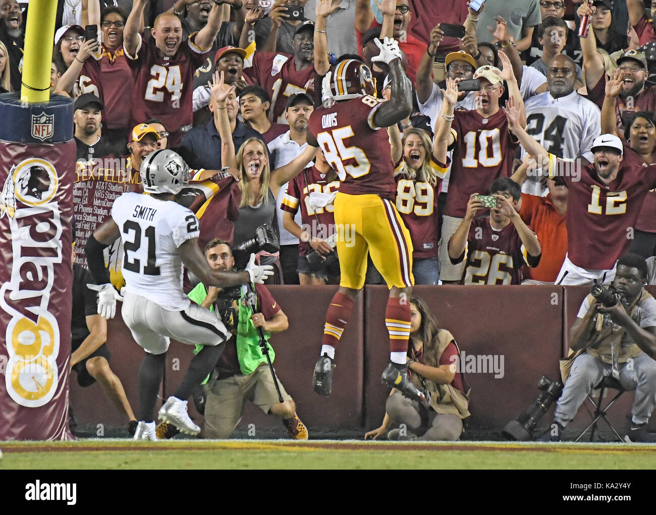 Washington Redskins tight end Vernon Davis (85) celebrates his ...