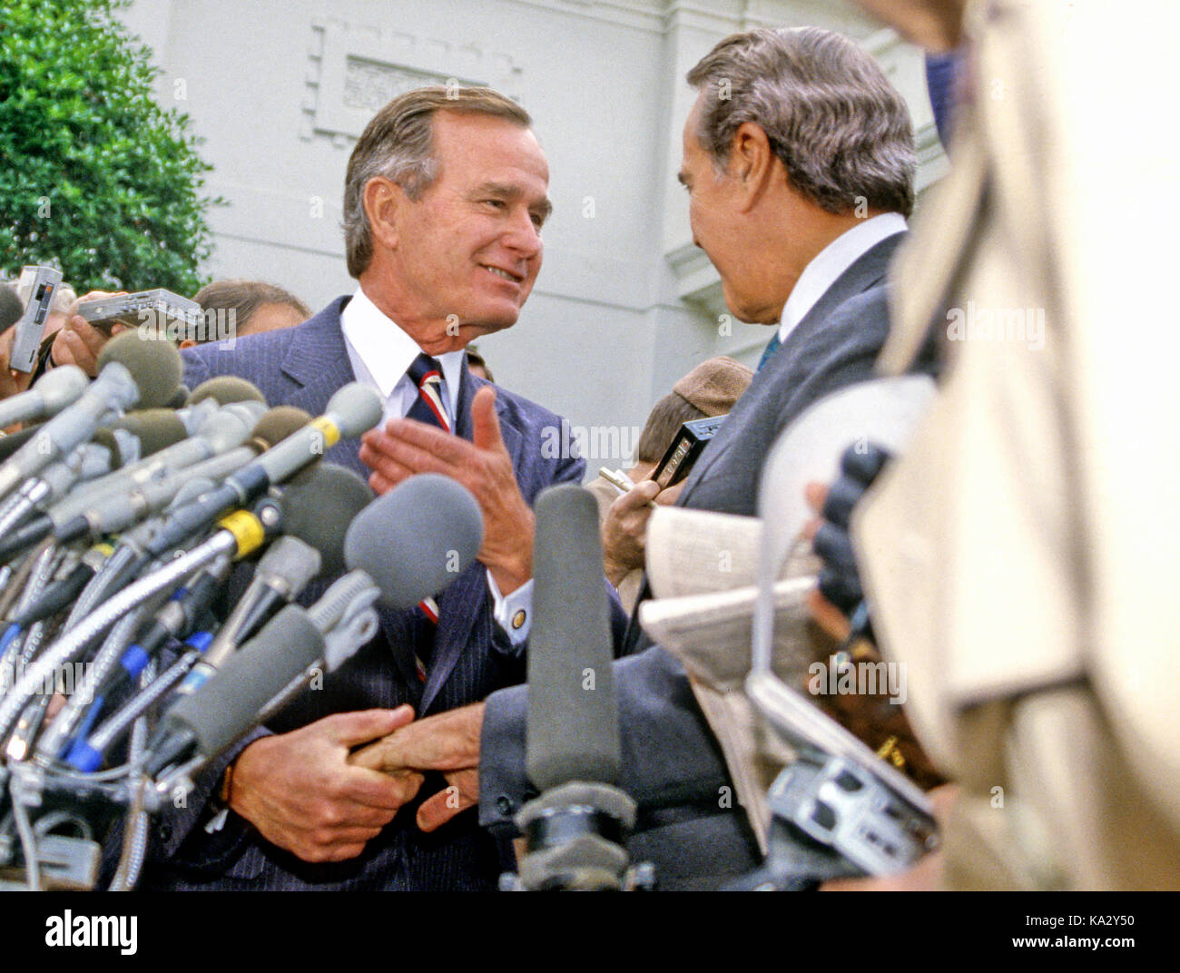 United States President-elect George H.W. Bush and U.S. Senate ...
