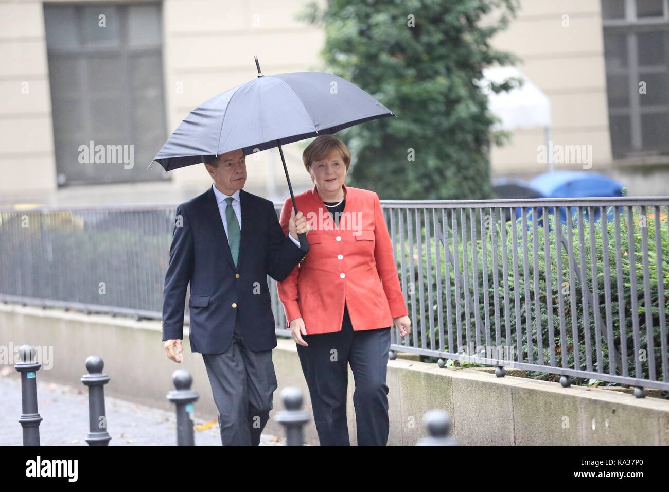 Angela merkel husband joachim sauer hi-res stock photography and images ...