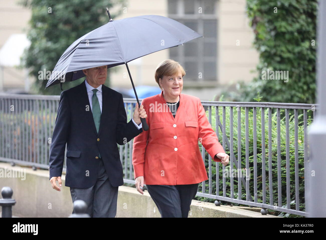 Angela merkel husband joachim sauer hi-res stock photography and images ...