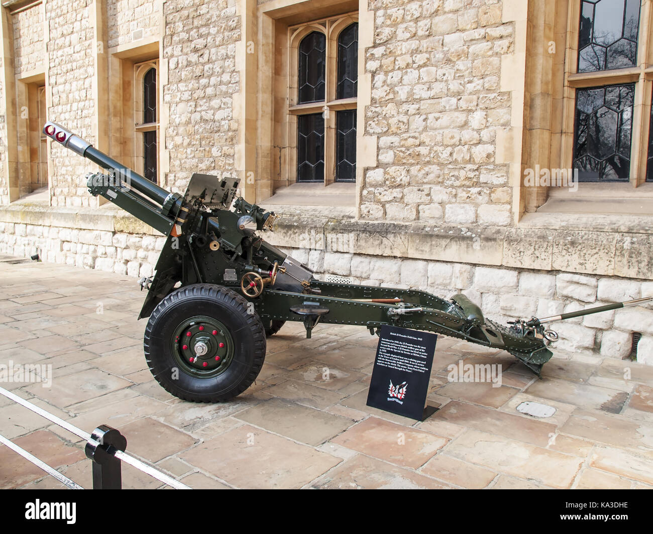25 pounder artillery gun hi-res stock photography and images - Alamy