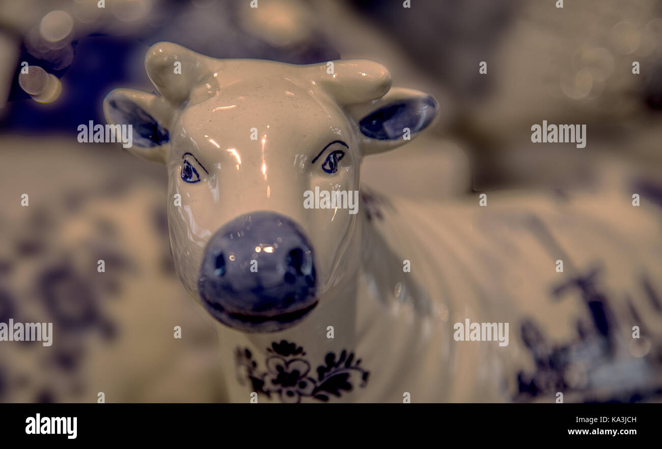 Cow ceramic hi-res stock photography and images - Alamy