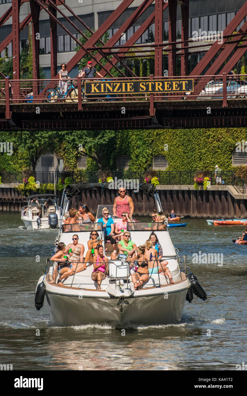 Chicago's famed bridges and city scape over the Chicago river Stock ...