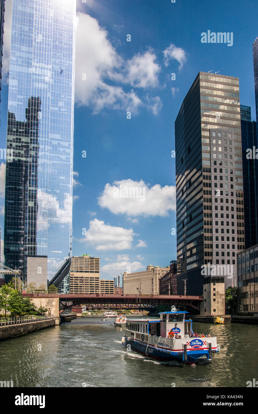 Chicago's famed bridges and city scape over the Chicago river Stock ...
