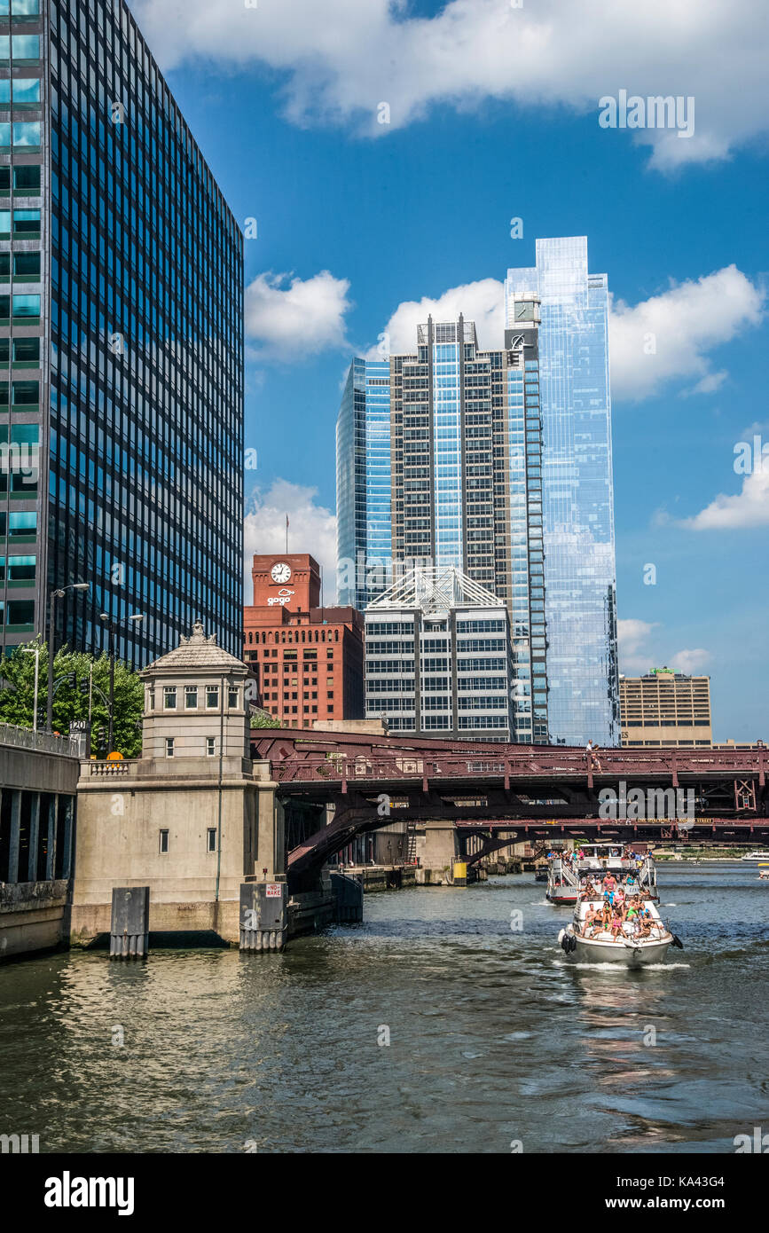 Chicago's famed bridges and city scape over the Chicago river Stock ...