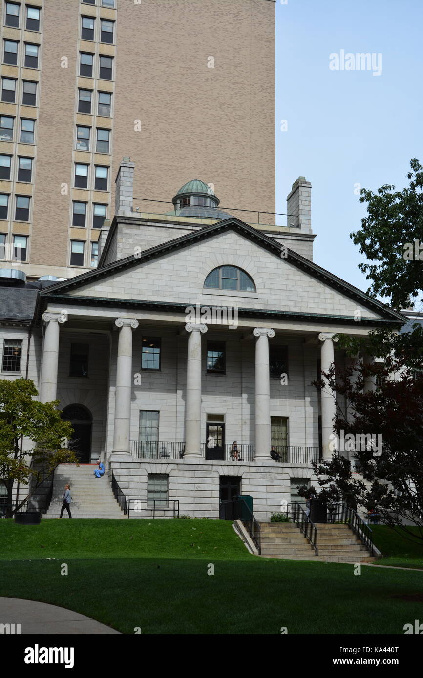 The iconic Bulfinch building at Massachusetts General Hospital in ...