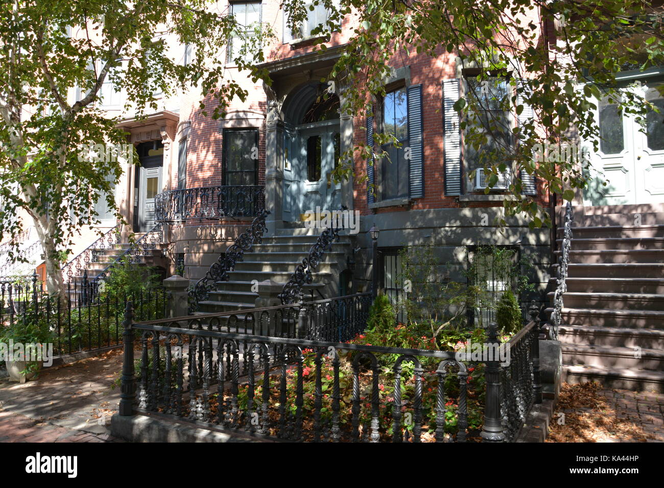 Brick Federal and Victorian Bow fronted Row Houses and historic hotels ...
