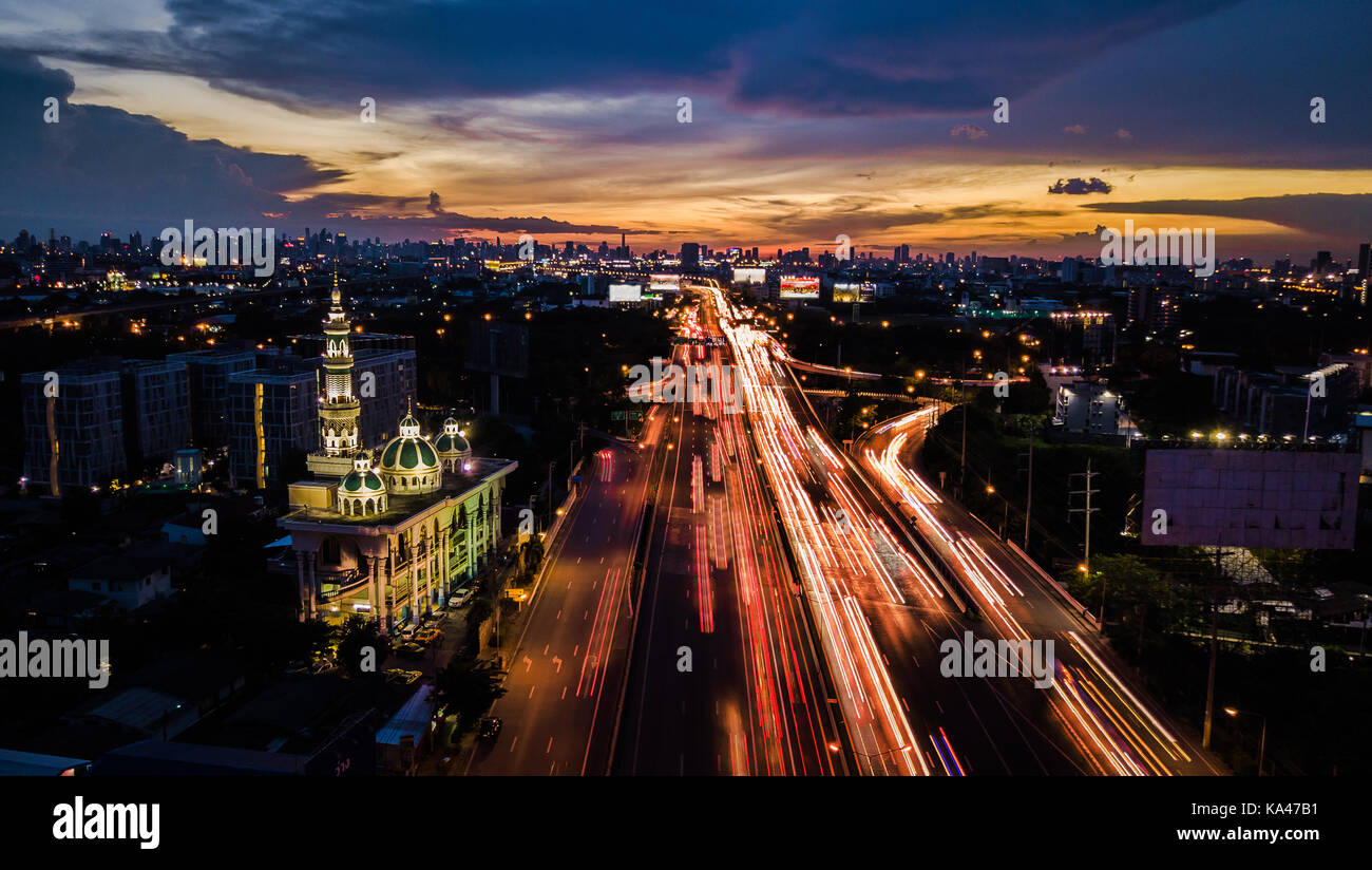 Sheikh zayed grand mosque road hi-res stock photography and images - Alamy